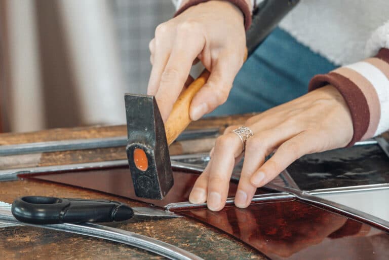 Qu'est-ce qu'un Teinturier ? À la découverte d'un métier artisanal aux ...