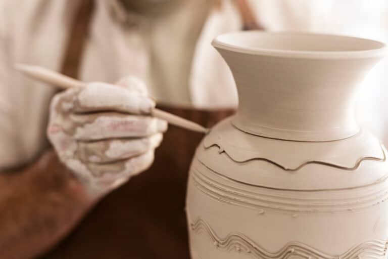 Qu'est-ce qu'un Teinturier ? À la découverte d'un métier artisanal aux ...
